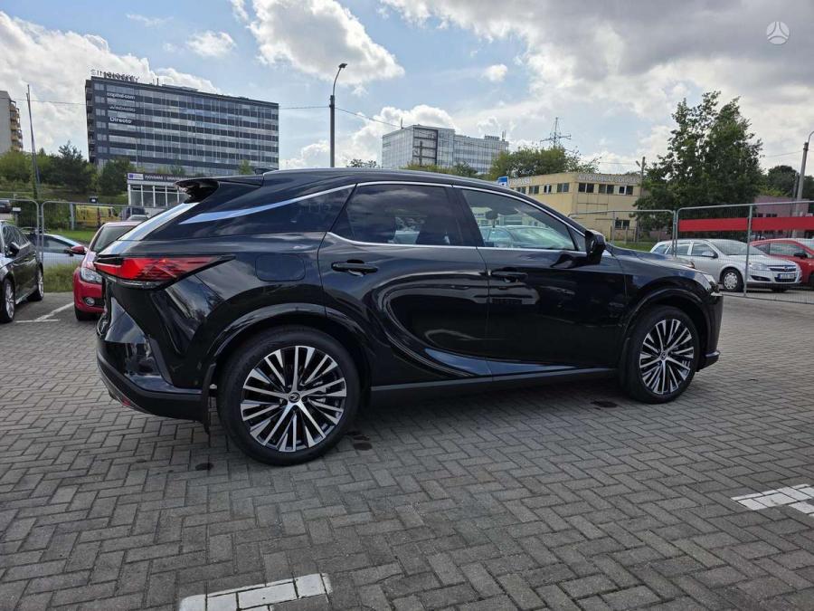 Melns Lexus RX 450h 2024 Viļņa, ar dzinēja tilpumu 2.49 L un nobraukumu 25 tūkst. km par 65900 €, foto 5 vietnē AUTOMOTO.COM.LV