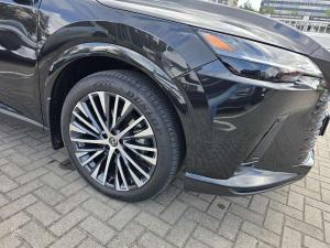 Melns Lexus RX 450h 2024 Viļņa, ar dzinēja tilpumu 2.49 L un nobraukumu 25 tūkst. km par 65900 €, foto 12 vietnē AUTOMOTO.COM.LV
