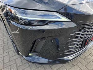 Melns Lexus RX 450h 2024 Viļņa, ar dzinēja tilpumu 2.49 L un nobraukumu 25 tūkst. km par 65900 €, foto 13 vietnē AUTOMOTO.COM.LV