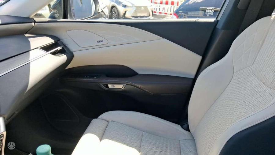 Black Lexus RX 450h 2024 in Vilnius, with an engine capacity of 2.49 L and mileage of 24 thousand km for 68500 €, photo 11 on AUTOMOTO.COM.LV