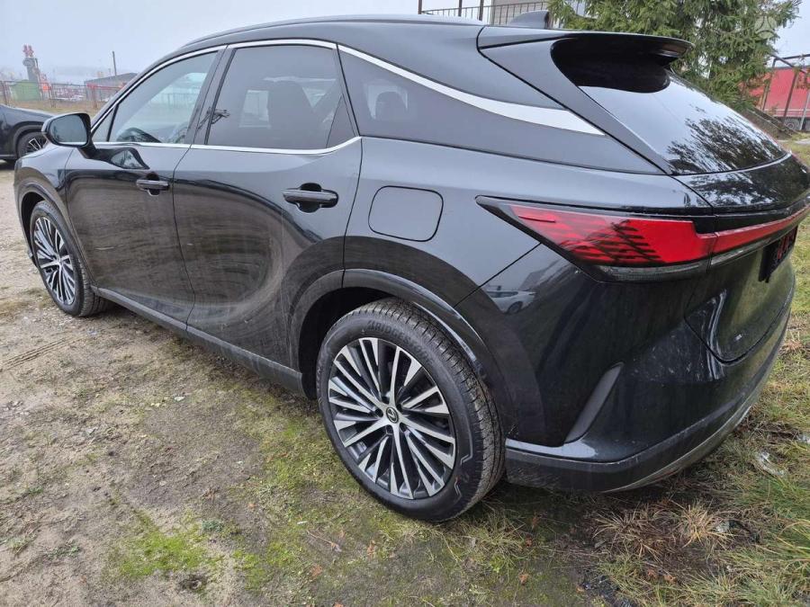 Melns Lexus RX 450h 2025 Viļņa, ar dzinēja tilpumu 2.50 L un nobraukumu 40 tūkst. km par 75990 €, foto 5 vietnē AUTOMOTO.COM.LV