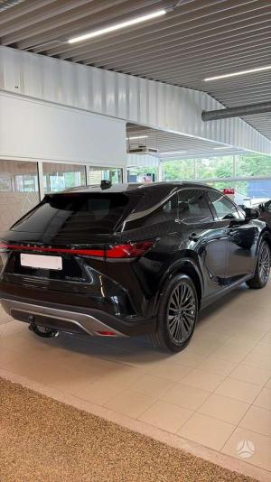 Melns Lexus RX 450h 2025 Viļņa, ar dzinēja tilpumu 2.49 L un nobraukumu 5 tūkst. km par 79900 €, foto 8 vietnē AUTOMOTO.COM.LV