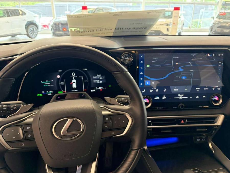 Melns Lexus RX 450h 2025 Viļņa, ar dzinēja tilpumu 2.49 L un nobraukumu 5 tūkst. km par 79900 €, foto 10 vietnē AUTOMOTO.COM.LV