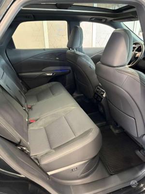 Melns Lexus RX 450h 2025 Viļņa, ar dzinēja tilpumu 2.49 L un nobraukumu 5 tūkst. km par 79900 €, foto 13 vietnē AUTOMOTO.COM.LV