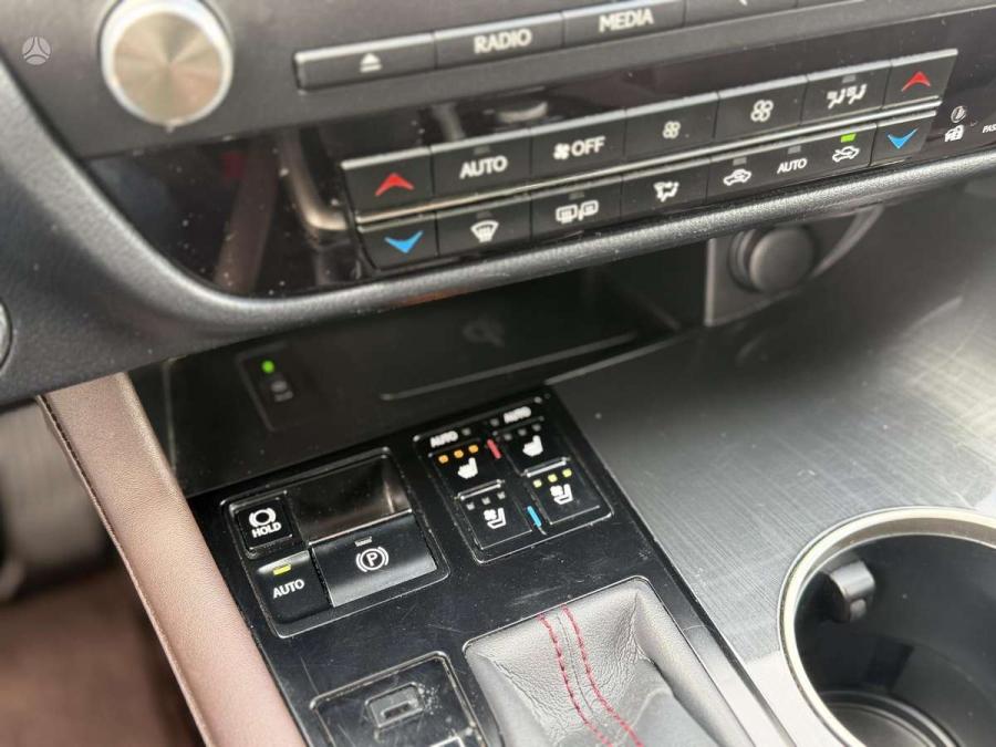 Blue Lexus RX 450h 2016 in Vilnius, with an engine capacity of 3.46 L and mileage of 175 thousand km for 26400 €, photo 29 on AUTOMOTO.COM.LV
