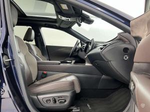 Blue Lexus RX 450h 2023 in Vilnius, with an engine capacity of 2.49 L and mileage of 51 thousand km for 64900 €, photo 7 on AUTOMOTO.COM.LV