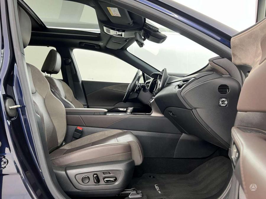 Blue Lexus RX 450h 2023 in Vilnius, with an engine capacity of 2.49 L and mileage of 51 thousand km for 64900 €, photo 7 on AUTOMOTO.COM.LV