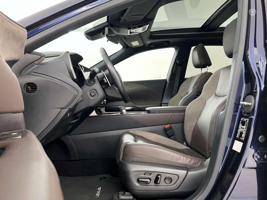 Blue Lexus RX 450h 2023 in Vilnius, with an engine capacity of 2.49 L and mileage of 51 thousand km for 64900 €, photo 12 on AUTOMOTO.COM.LV
