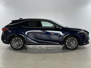 Blue Lexus RX 450h 2023 in Vilnius, with an engine capacity of 2.49 L and mileage of 51 thousand km for 64900 €, photo 17 on AUTOMOTO.COM.LV