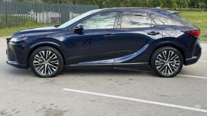 Blue Lexus RX 450h 2024 in Jonava, with an engine capacity of 2.49 L and mileage of 16 thousand km for 69700 €, photo 5 on AUTOMOTO.COM.LV
