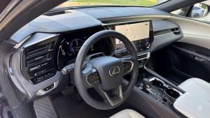 Zils Lexus RX 450h 2024 Jonava, ar dzinēja tilpumu 2.49 L un nobraukumu 17 tūkst. km par 68700 €, foto 23 vietnē AUTOMOTO.COM.LV