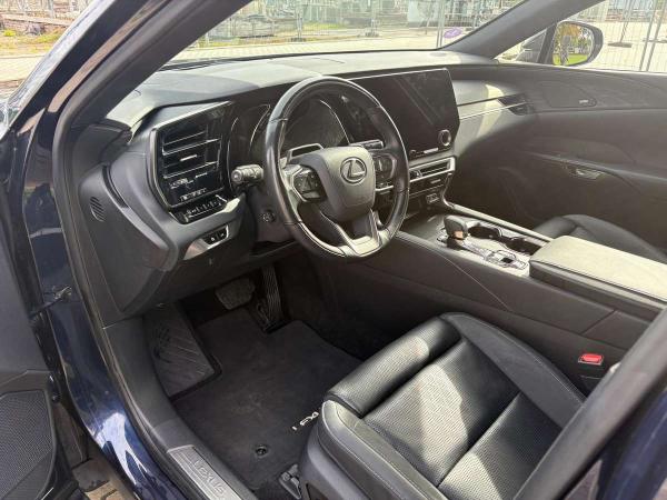 Лексус RX 450h 2024 в Шяуляй на AUTOMOTO.COM.LV Синий Лексус RX 450h 2024 в Шяуляй, объемом двигателя 2.49 л и пробегом 60 тыс. км за 54400 €, фото 10 на AUTOMOTO.COM.LV