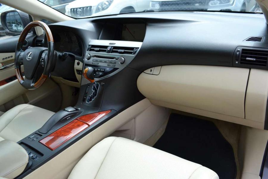 Brūns Lexus RX 450h 2009 Viļņa, ar dzinēja tilpumu 3.46 L un nobraukumu 254 tūkst. km par 12500 €, foto 18 vietnē AUTOMOTO.COM.LV