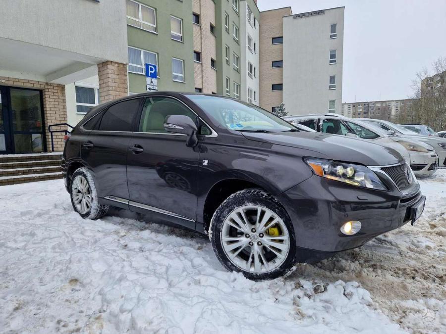 Brown Lexus RX 450h 2010 in Vilnius, with an engine capacity of 3.50 L and mileage of 286 thousand km for 9600 €, photo 3 on AUTOMOTO.COM.LV