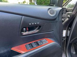 Brūns Lexus RX 450h 2010 Viļņa, ar dzinēja tilpumu 0.00 L un nobraukumu 320 tūkst. km par 8999 €, foto 15 vietnē AUTOMOTO.COM.LV