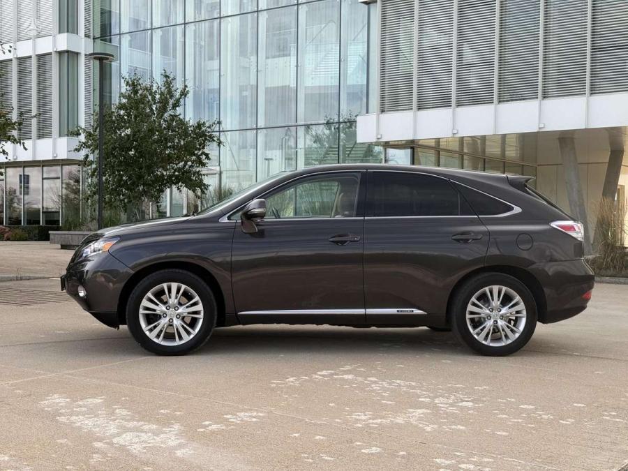 Brown Lexus RX 450h 2010 in Vilnius, with an engine capacity of 3.46 L and mileage of 161 thousand km for 12200 €, photo 3 on AUTOMOTO.COM.LV