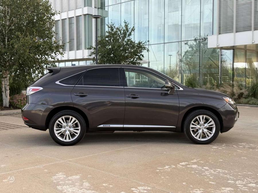 Brown Lexus RX 450h 2010 in Vilnius, with an engine capacity of 3.46 L and mileage of 161 thousand km for 12200 €, photo 9 on AUTOMOTO.COM.LV