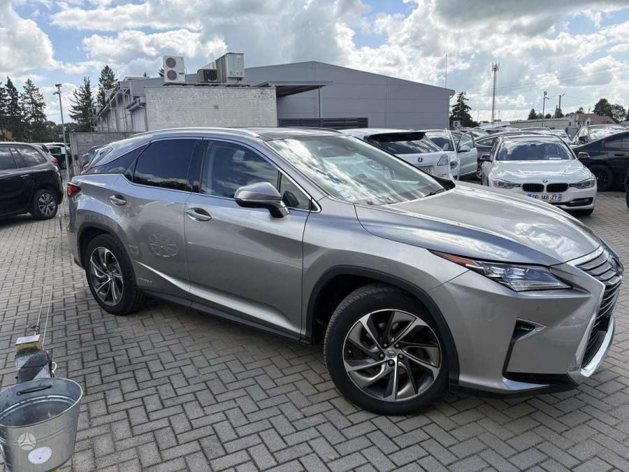Brown Lexus RX 450h 2017 in Taurage, with an engine capacity of 3.46 L and mileage of 230 thousand km for 26500 €, photo 7 on AUTOMOTO.COM.LV