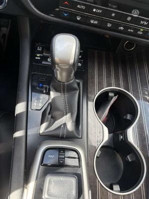 Brown Lexus RX 450h 2017 in Taurage, with an engine capacity of 3.46 L and mileage of 230 thousand km for 26500 €, photo 14 on AUTOMOTO.COM.LV