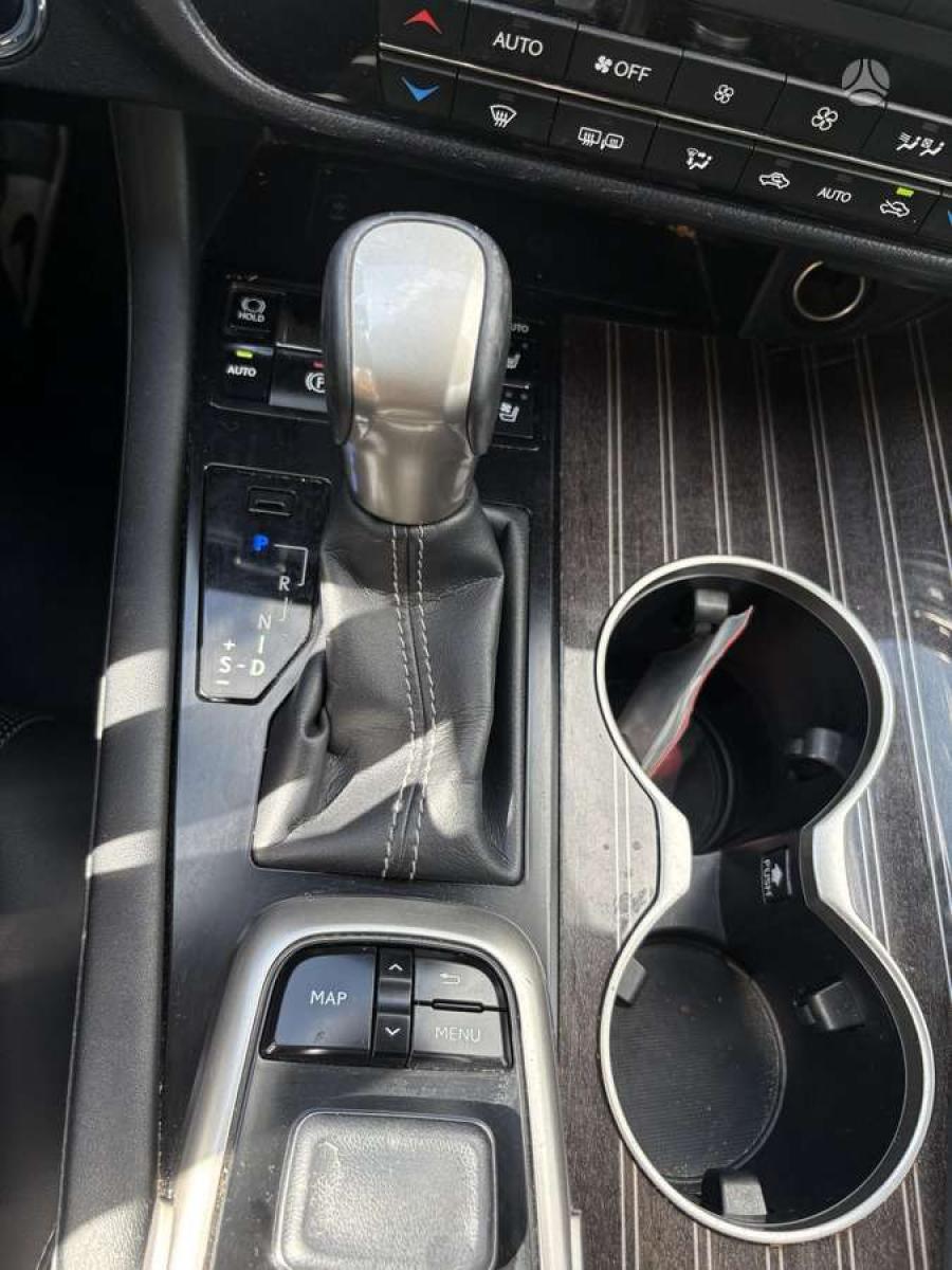Brown Lexus RX 450h 2017 in Taurage, with an engine capacity of 3.46 L and mileage of 230 thousand km for 26500 €, photo 14 on AUTOMOTO.COM.LV