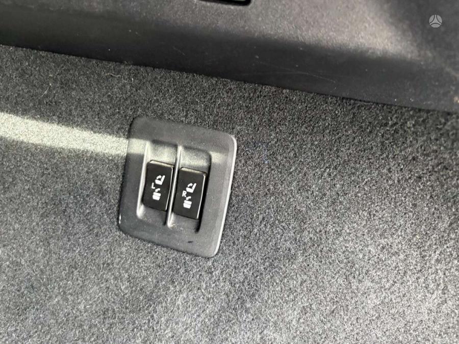 Brown Lexus RX 450h 2017 in Taurage, with an engine capacity of 3.46 L and mileage of 230 thousand km for 26500 €, photo 19 on AUTOMOTO.COM.LV