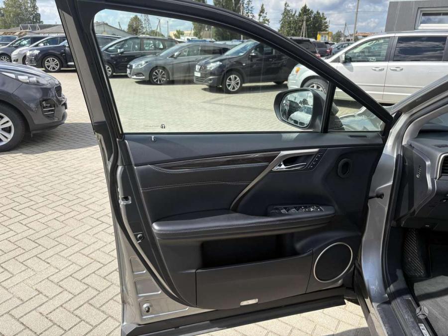 Brown Lexus RX 450h 2017 in Taurage, with an engine capacity of 3.46 L and mileage of 230 thousand km for 26500 €, photo 28 on AUTOMOTO.COM.LV
