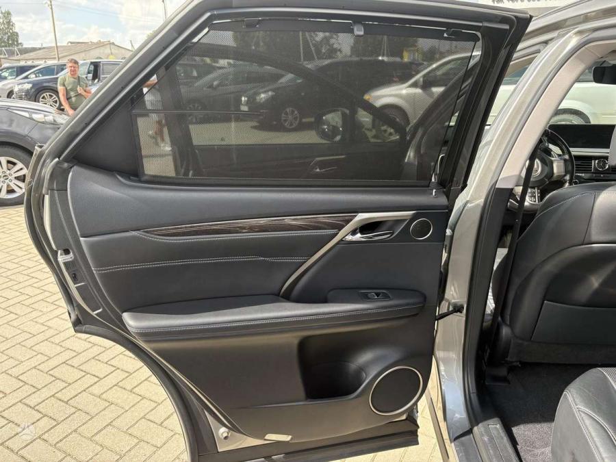 Brown Lexus RX 450h 2017 in Taurage, with an engine capacity of 3.46 L and mileage of 230 thousand km for 26500 €, photo 29 on AUTOMOTO.COM.LV