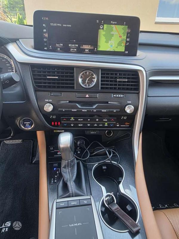 Brūns Lexus RX 450h 2020 Viļņa, ar dzinēja tilpumu 0.00 L un nobraukumu 240 tūkst. km par 32000 €, foto 9 vietnē AUTOMOTO.COM.LV