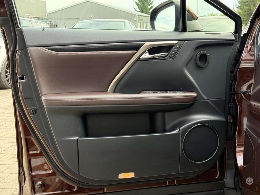 Brūns Lexus RX 450h 2021 Viļņa, ar dzinēja tilpumu 3.46 L un nobraukumu 110 tūkst. km par 40000 €, foto 26 vietnē AUTOMOTO.COM.LV
