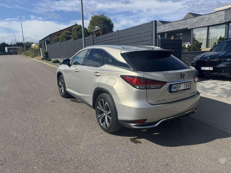 Brown Lexus RX 450h 2021 in Vilnius, with an engine capacity of 3.46 L and mileage of 98 thousand km for 41900 €, photo 6 on AUTOMOTO.COM.LV