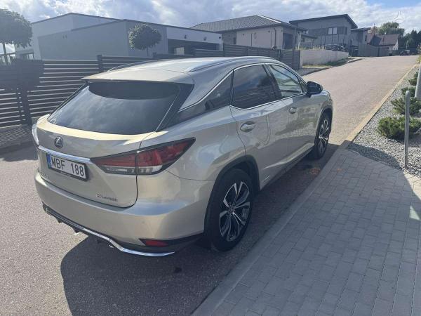 Lexus RX 450h 2021 in Vilnius on AUTOMOTO.COM.LV Brown Lexus RX 450h 2021 in Vilnius, with an engine capacity of 3.46 L and mileage of 98 thousand km for 41900 €, photo 7 on AUTOMOTO.COM.LV