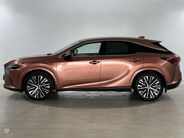 Brown Lexus RX 450h 2023 in Vilnius, with an engine capacity of 2.49 L and mileage of 128 thousand km for 64980 €, photo 3 on AUTOMOTO.COM.LV