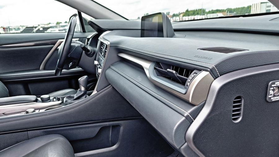 Lexus RX 450h 2016 in Vilnius, with an engine capacity of 3.50 L and mileage of 151 thousand km for 27900 €, photo 26 on AUTOMOTO.COM.LV