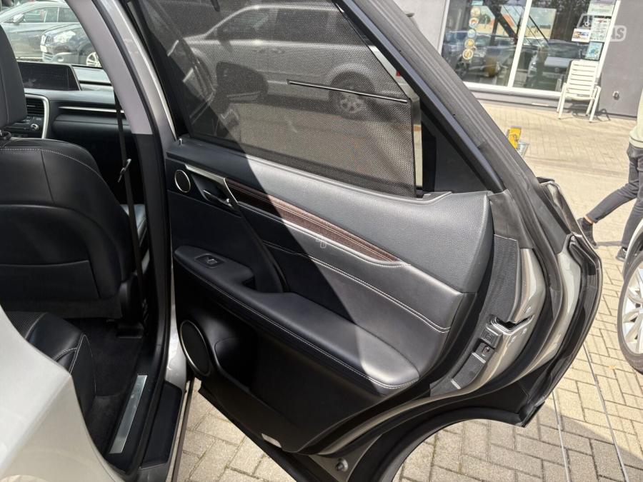 Lexus RX 450h 2017 in Taurage, with an engine capacity of 2.90 L and mileage of 229 thousand km for 26500 €, photo 32 on AUTOMOTO.COM.LV