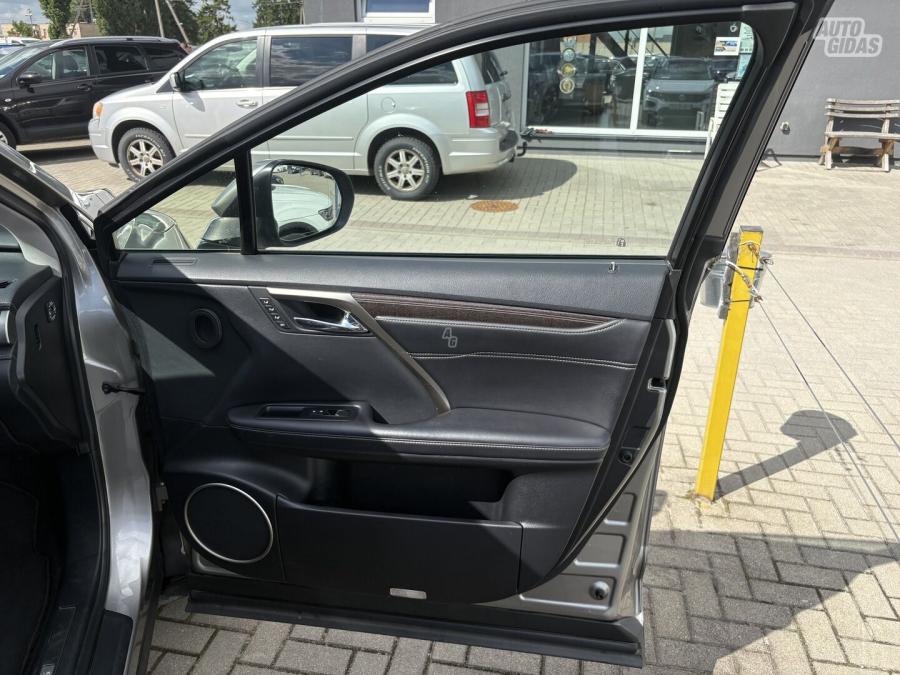 Lexus RX 450h 2017 in Taurage, with an engine capacity of 2.90 L and mileage of 229 thousand km for 26500 €, photo 33 on AUTOMOTO.COM.LV