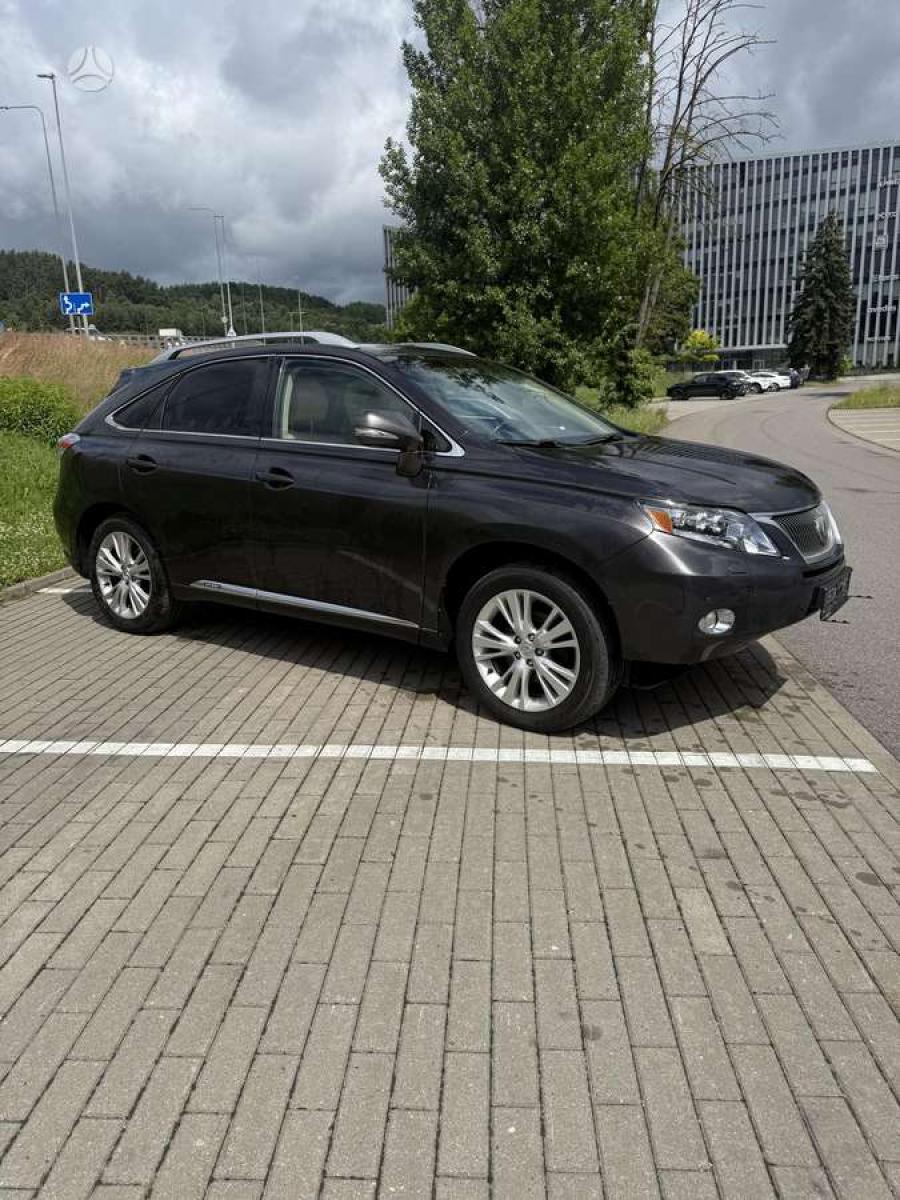 Green Lexus RX 450h 2010 in Vilnius, with an engine capacity of 3.46 L and mileage of 377 thousand km for 7600 €, photo 3 on AUTOMOTO.COM.LV