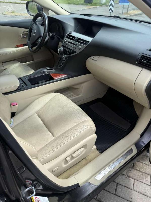 Green Lexus RX 450h 2010 in Vilnius, with an engine capacity of 3.46 L and mileage of 377 thousand km for 7600 €, photo 9 on AUTOMOTO.COM.LV