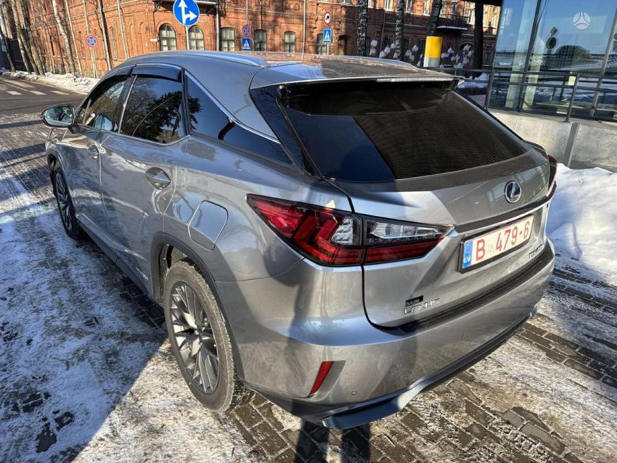 Green Lexus RX 450h 2017 in Daugavpils, with an engine capacity of 3.46 L and mileage of 178 thousand km for 29350 €, photo 5 on AUTOMOTO.COM.LV