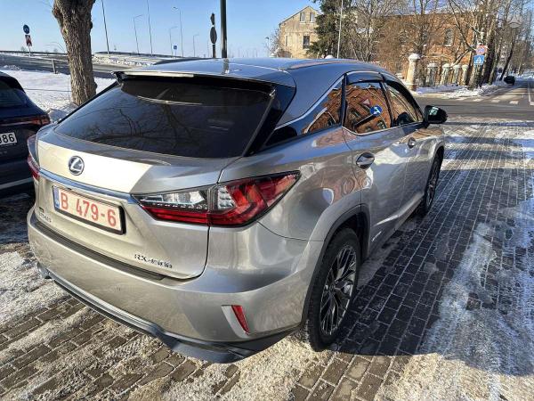 Green Lexus RX 450h 2017 in Daugavpils, with an engine capacity of 3.46 L and mileage of 178 thousand km for 29350 €, photo 7 on AUTOMOTO.COM.LV