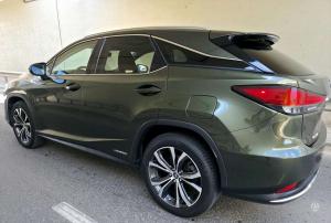Green Lexus RX 450h 2020 in Marijampole, with an engine capacity of 3.46 L and mileage of 167 thousand km for 39995 €, photo 5 on AUTOMOTO.COM.LV