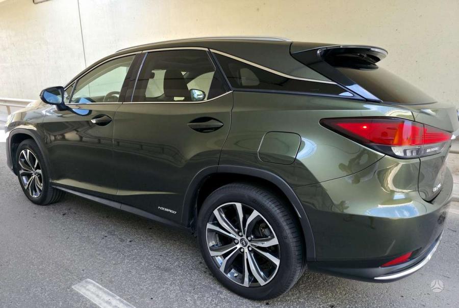 Green Lexus RX 450h 2020 in Marijampole, with an engine capacity of 3.46 L and mileage of 167 thousand km for 39995 €, photo 5 on AUTOMOTO.COM.LV