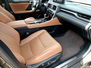 Green Lexus RX 450h 2020 in Marijampole, with an engine capacity of 3.46 L and mileage of 167 thousand km for 39995 €, photo 17 on AUTOMOTO.COM.LV