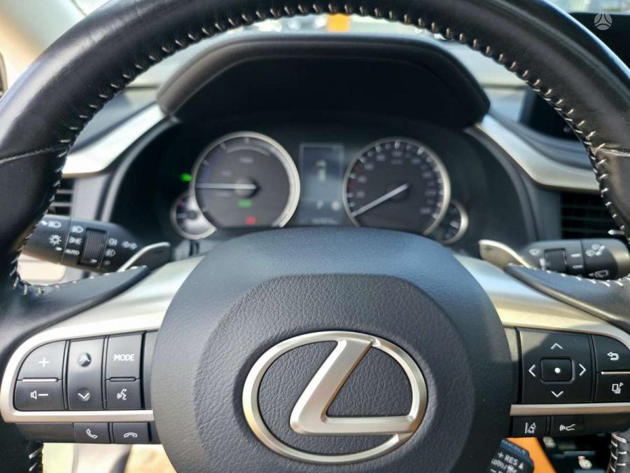 Green Lexus RX 450h 2020 in Marijampole, with an engine capacity of 3.46 L and mileage of 167 thousand km for 39995 €, photo 19 on AUTOMOTO.COM.LV