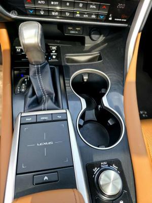 Green Lexus RX 450h 2020 in Marijampole, with an engine capacity of 3.46 L and mileage of 167 thousand km for 39995 €, photo 23 on AUTOMOTO.COM.LV