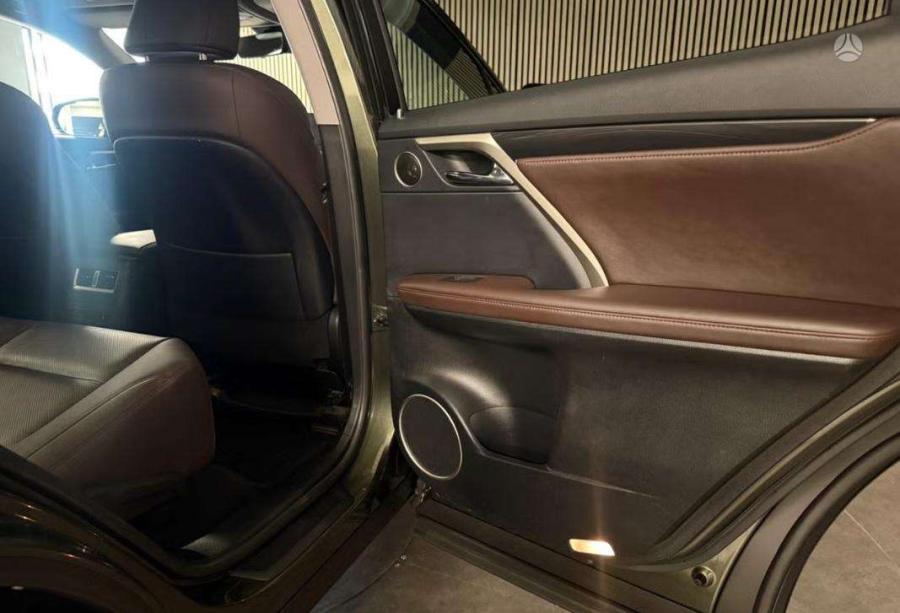 Zaļš Lexus RX 450h 2022 Viļņa, ar dzinēja tilpumu 3.46 L un nobraukumu 124 tūkst. km par 42500 €, foto 17 vietnē AUTOMOTO.COM.LV