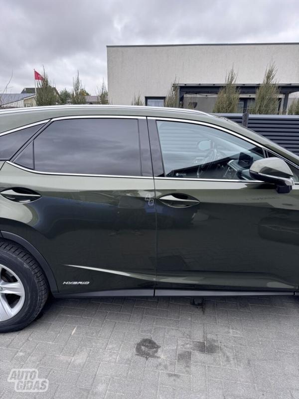 Lexus RX 450h 2022 in Vilnius on AUTOMOTO.COM.LV Green Lexus RX 450h 2022 in Vilnius, with an engine capacity of 3.50 L and mileage of 99 thousand km for 49200 €, photo 8 on AUTOMOTO.COM.LV