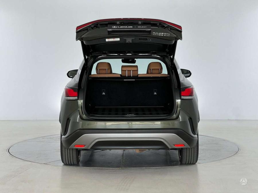 Green Lexus RX 450h 2023 in Vilnius, with an engine capacity of 2.49 L and mileage of 69 thousand km for 66900 €, photo 11 on AUTOMOTO.COM.LV