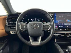 Green Lexus RX 450h 2023 in Vilnius, with an engine capacity of 2.49 L and mileage of 69 thousand km for 66900 €, photo 13 on AUTOMOTO.COM.LV