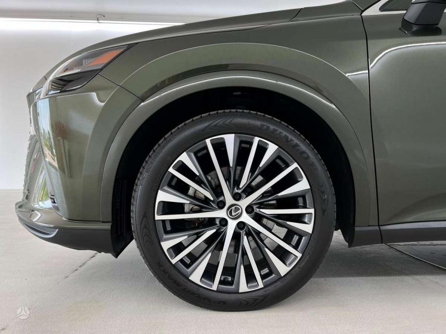 Green Lexus RX 450h 2023 in Vilnius, with an engine capacity of 2.49 L and mileage of 69 thousand km for 66900 €, photo 16 on AUTOMOTO.COM.LV