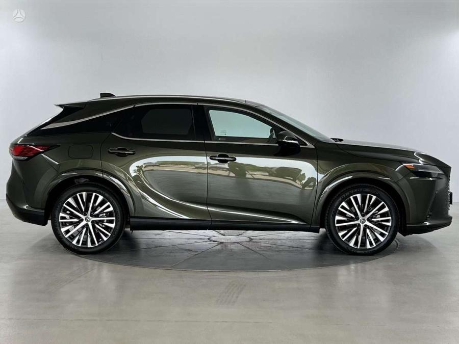Green Lexus RX 450h 2023 in Vilnius, with an engine capacity of 2.49 L and mileage of 69 thousand km for 66900 €, photo 17 on AUTOMOTO.COM.LV